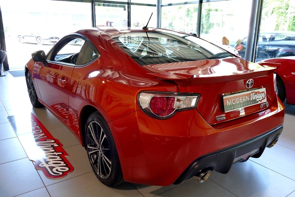 Toyota GT86 2.0 D-4S 200cv - Véhicule - Modern Vintage Automobiles ...