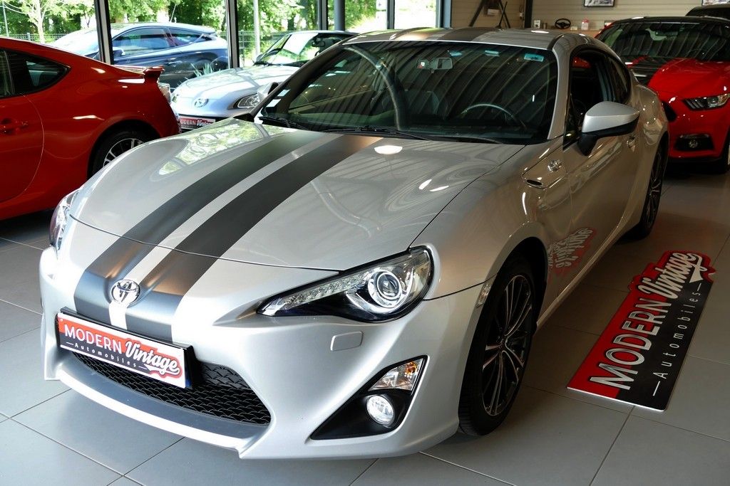 Toyota GT86 2.0 D-4S 200cv - Véhicule - Modern Vintage Automobiles ...